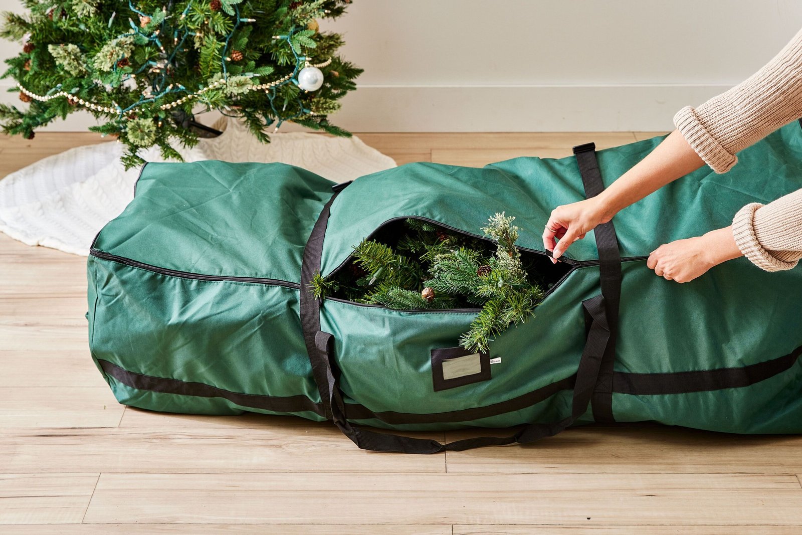 How to Put A Christmas Tree in a Bag ？ - Great Shine Home Storage ...